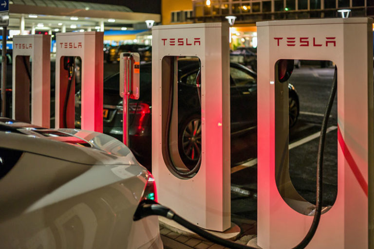 7 Competitive Advantages That Tesla Uses To Outsmart Its Competitors ...