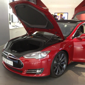 7 Competitive Advantages That Tesla Uses To Outsmart Its Competitors ...
